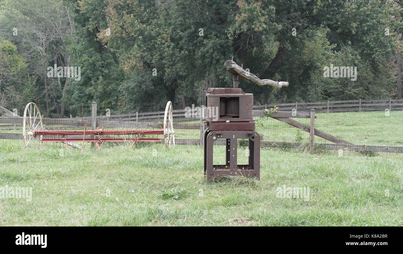 Amish farming equipment hi-res stock photography and images - Alamy