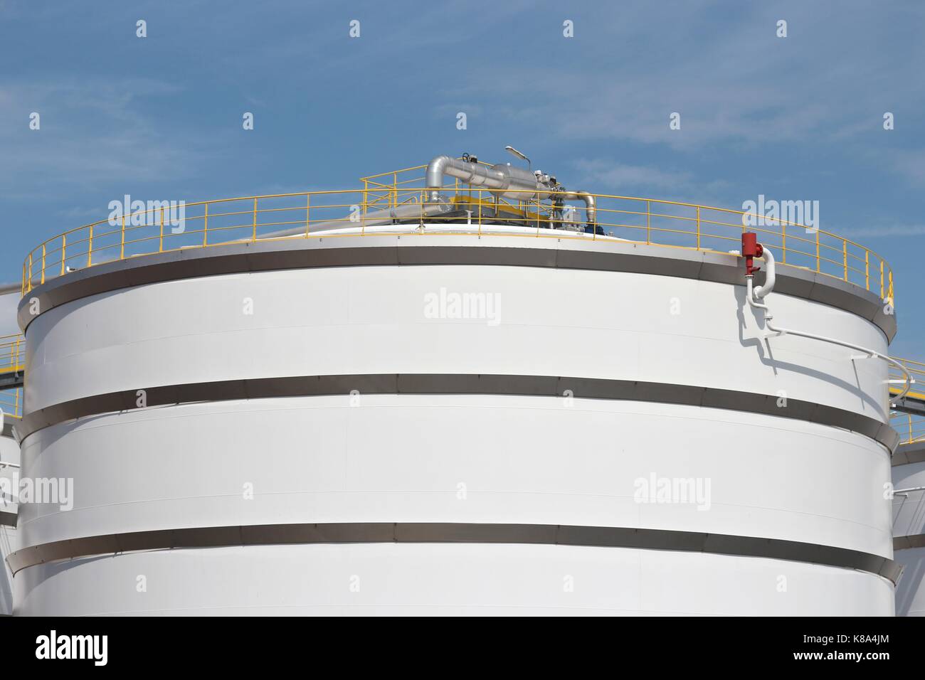 Oil storage tank farm hi-res stock photography and images - Alamy