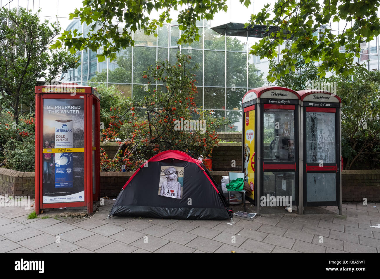 Homeless uk temporary accomodation hi-res stock photography and images ...