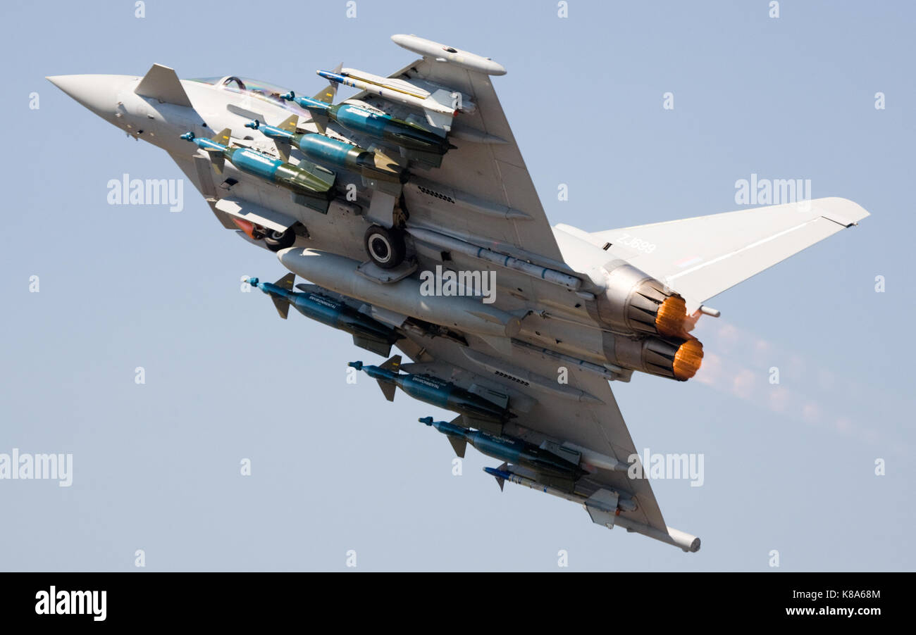 RAF Typhoon takes off from Farnborough fully loaded with weapons Stock ...