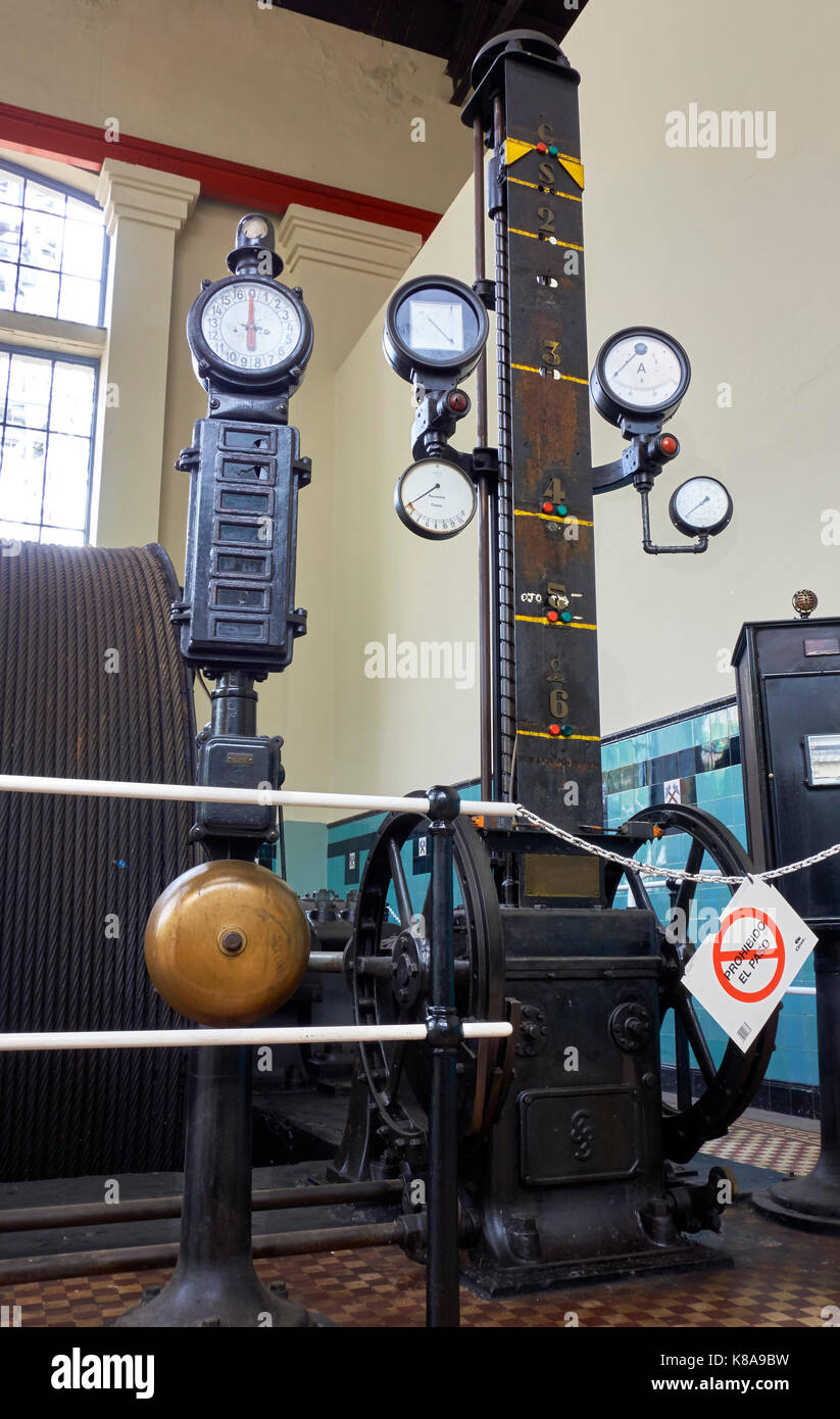 Pit cage hi-res stock photography and images - Alamy