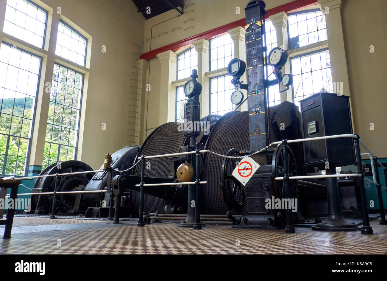 Pit cage hi-res stock photography and images - Alamy