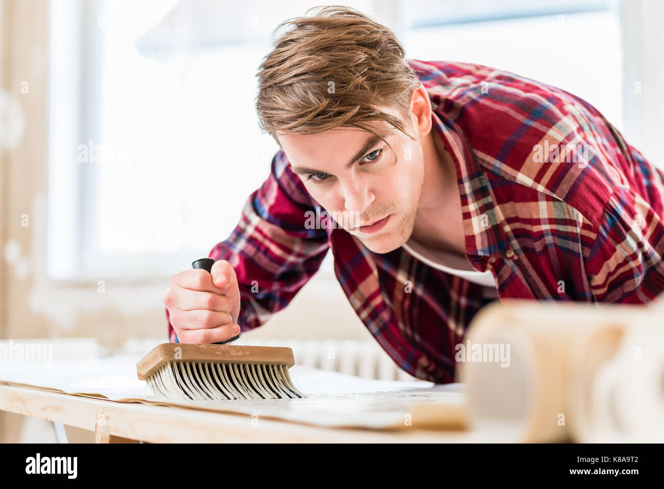 Wallpaper paste hi-res stock photography and images - Alamy