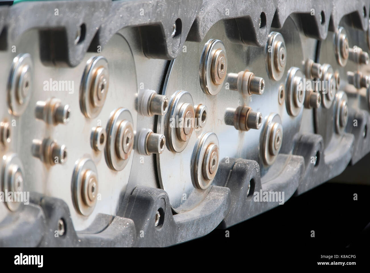 Steel link chain conveyor system Stock Photo - Alamy