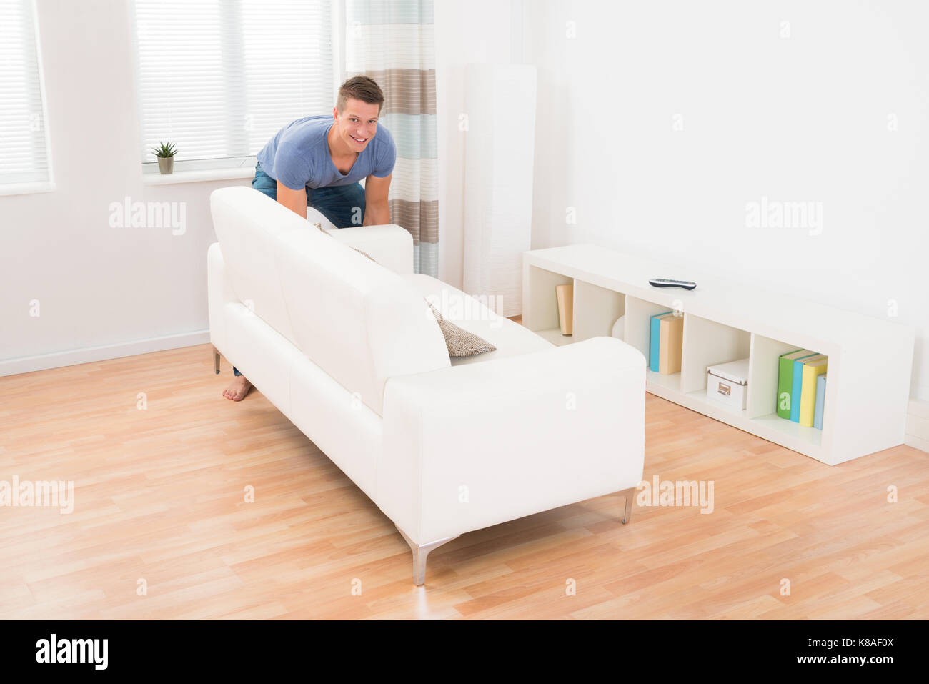 Moving furniture lift hi-res stock photography and images - Alamy