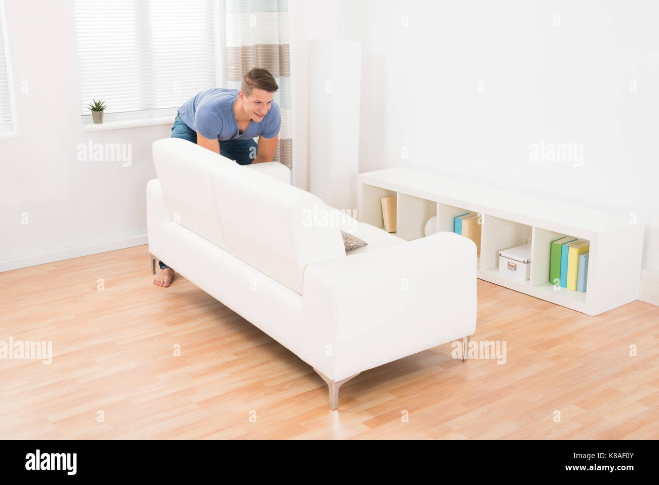 Moving furniture lift hi-res stock photography and images - Alamy