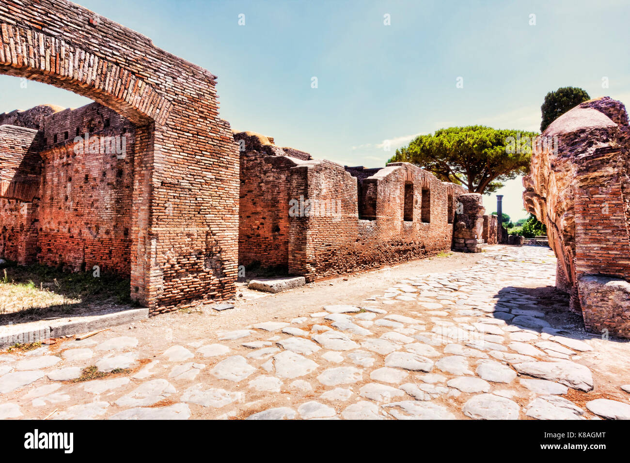 Roman empire street hi-res stock photography and images - Alamy
