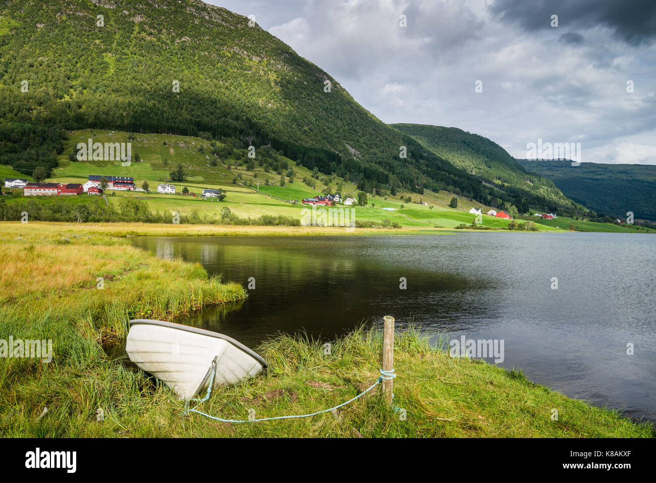Mountain lake, Dalavatnet, Sogndal, Sogn og Fjordane, Norway ...