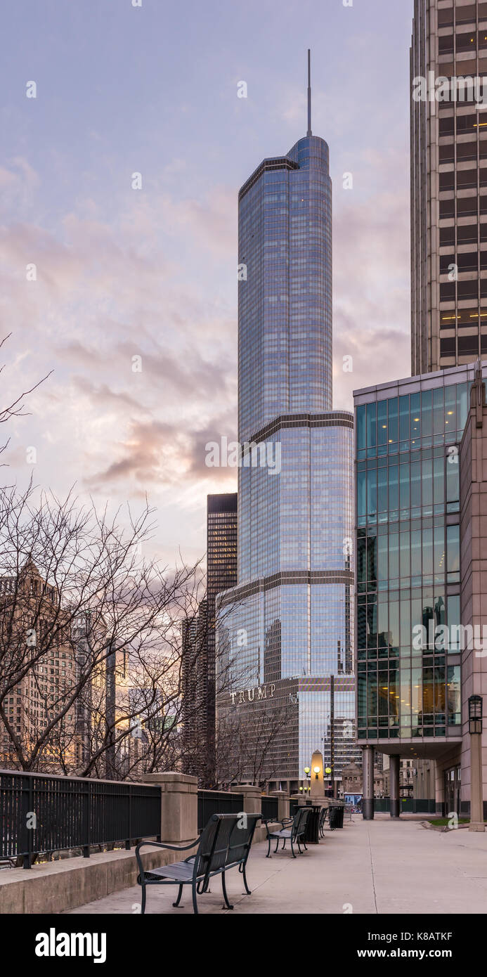 Chicago style windows hi-res stock photography and images - Alamy