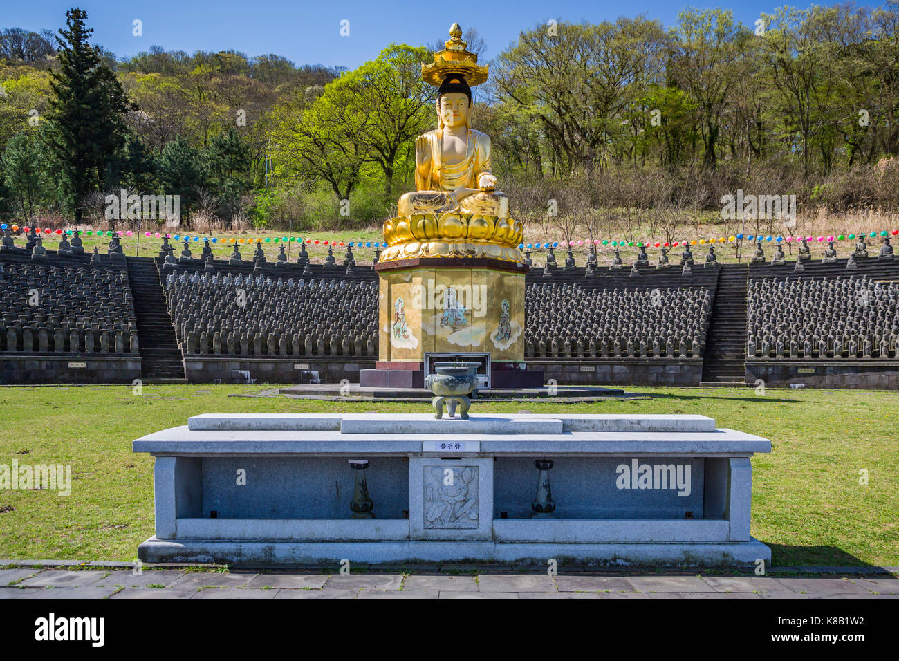 Gwaneumsa buddhist temple hi-res stock photography and images - Alamy