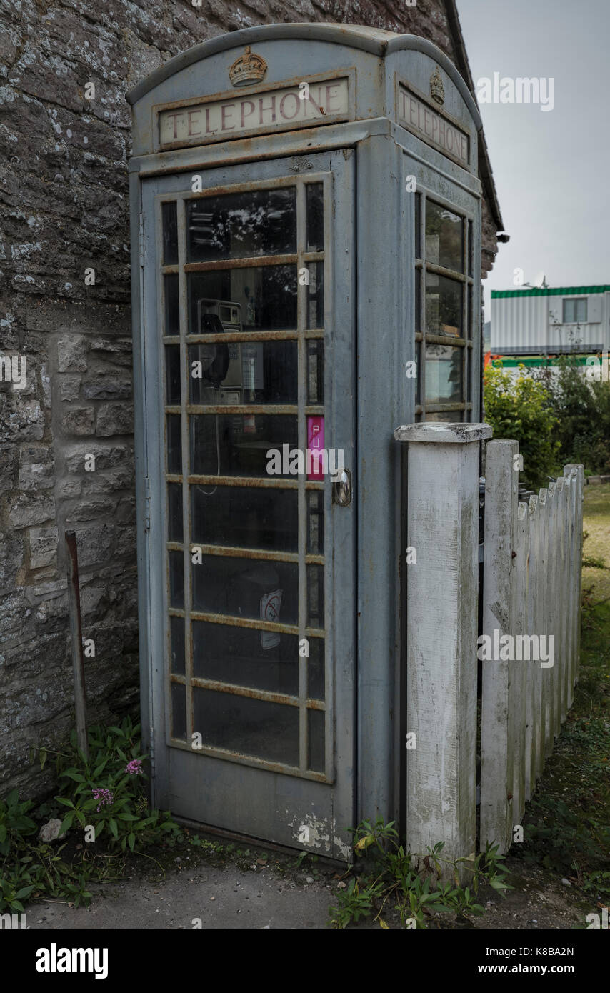 Old english phone box hi-res stock photography and images - Alamy