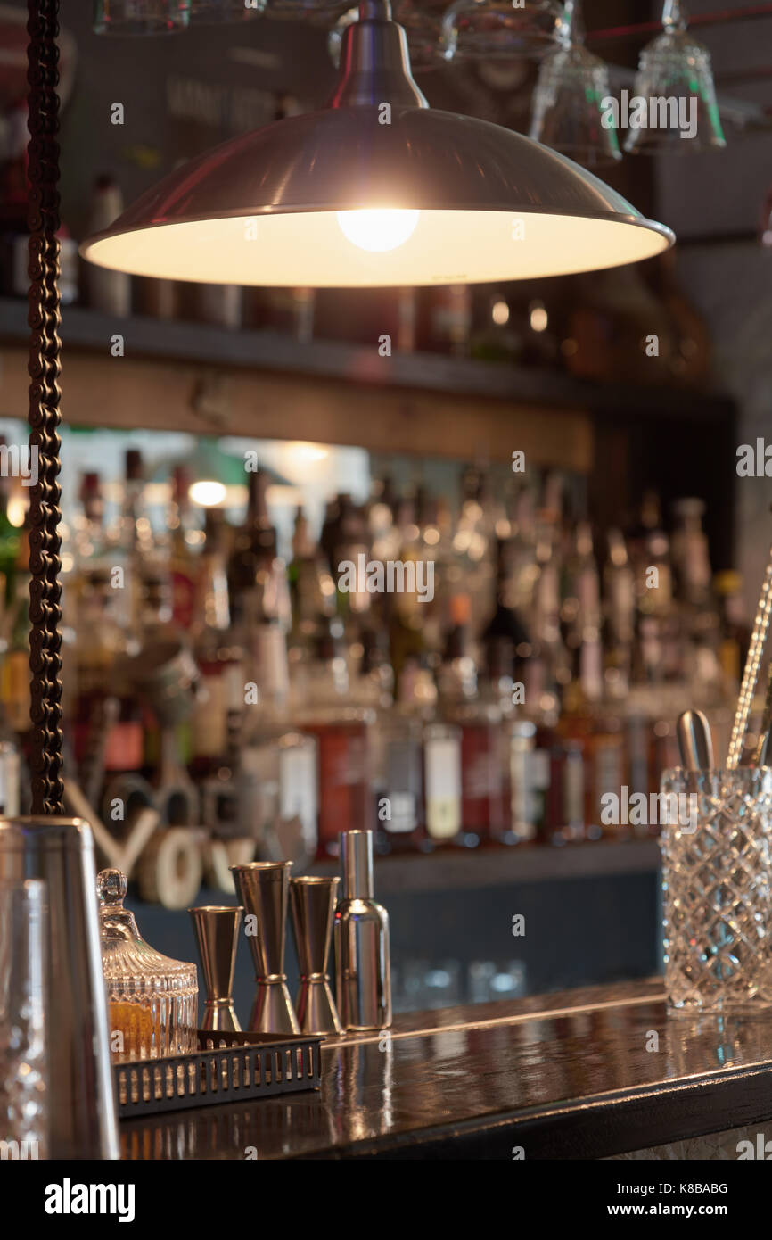 Cocktail barman uk hi-res stock photography and images - Alamy