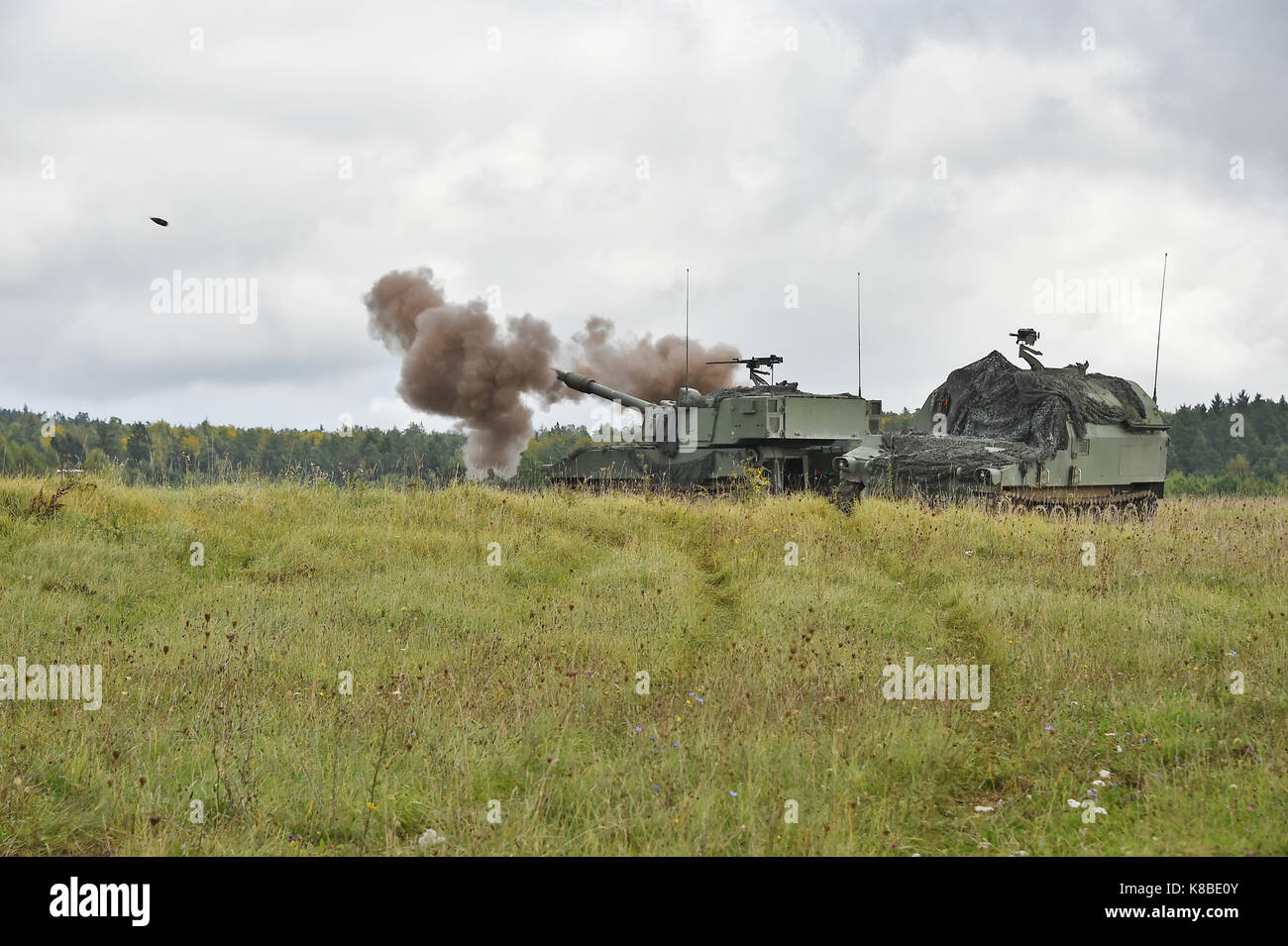 M109A6 Paladin howitzers Stock Photo - Alamy