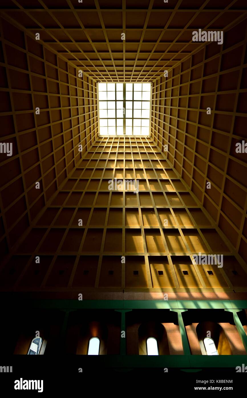 Atrium design hi-res stock photography and images - Alamy