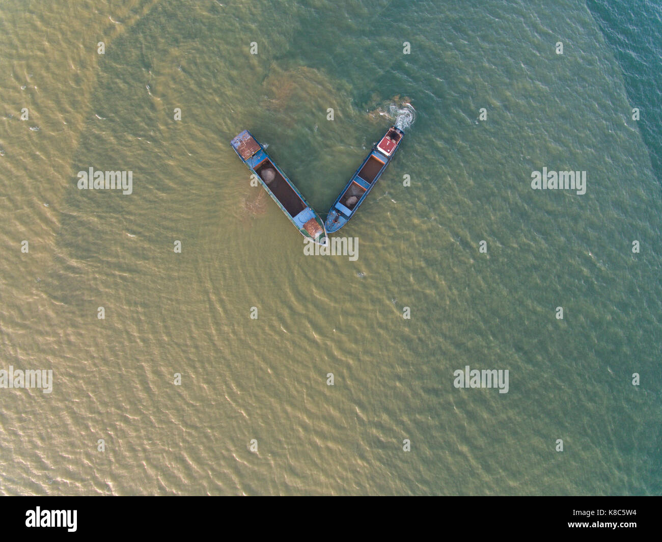 Shipping vessel ocean aerial hi-res stock photography and images - Alamy