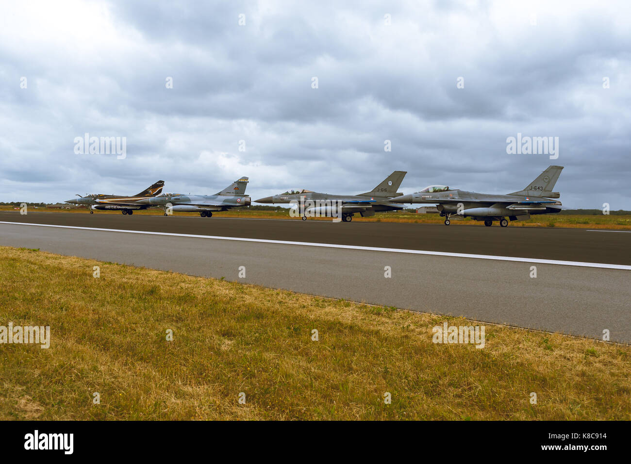 Tiger meet aircraft hi-res stock photography and images - Alamy