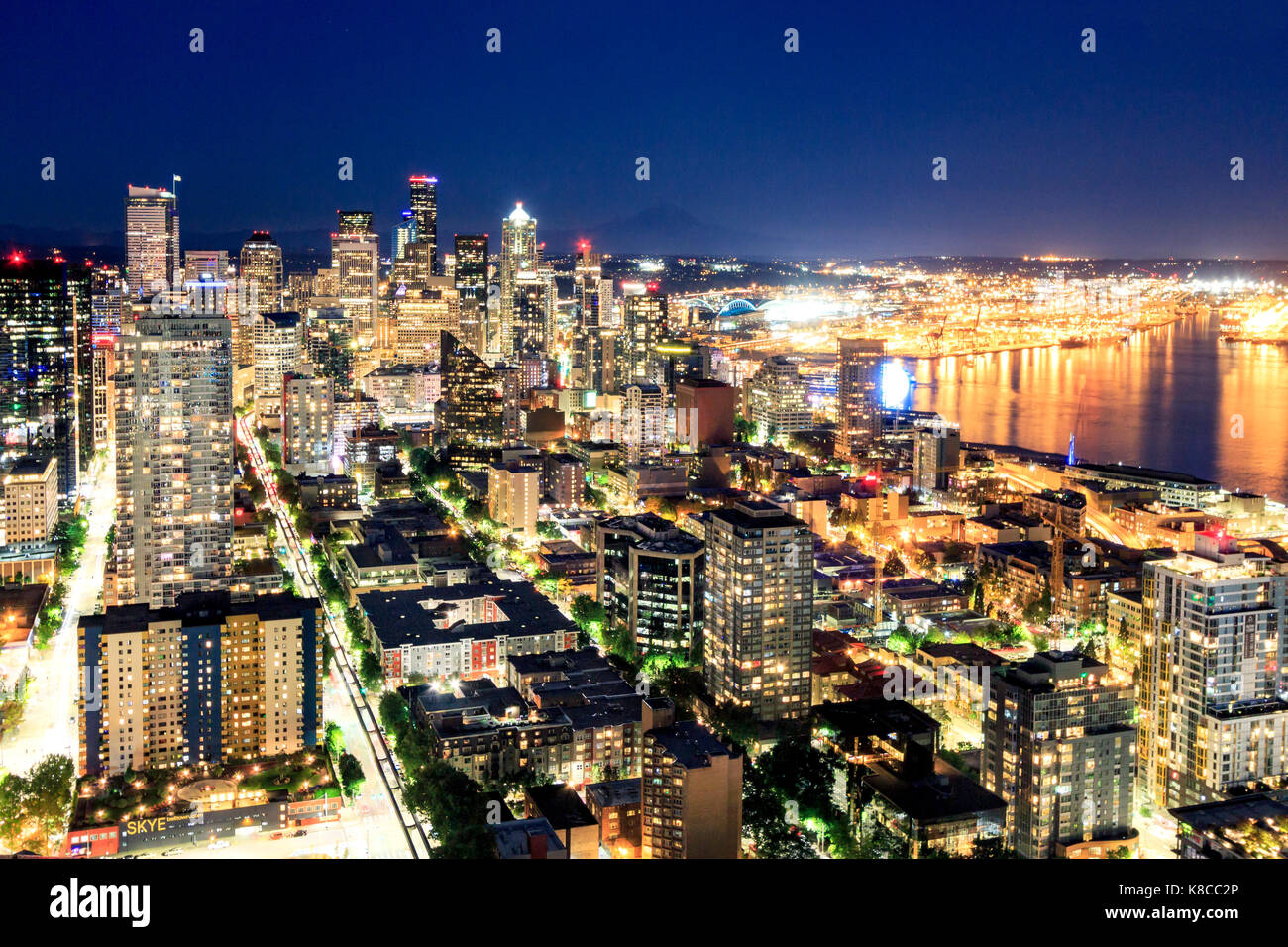 Space needle from the water hi-res stock photography and images - Alamy
