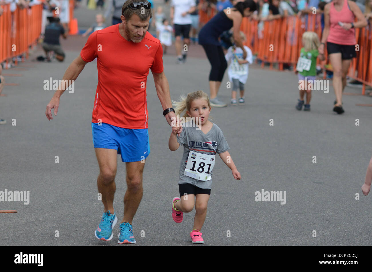 Finishing the Children's race at the Pearl Street Mile. The kids race ...