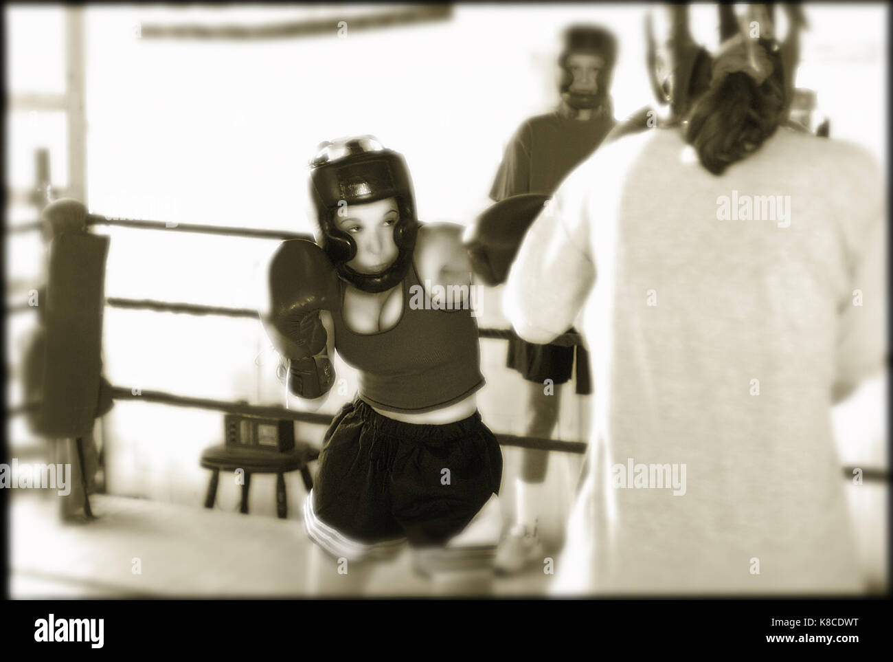 Women boxing fight hi-res stock photography and images - Alamy