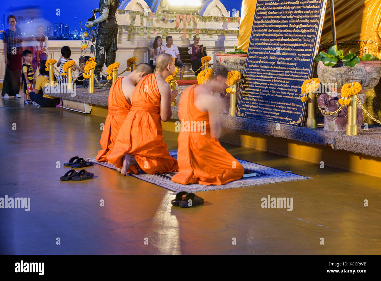 Novice monks praying hi-res stock photography and images - Alamy