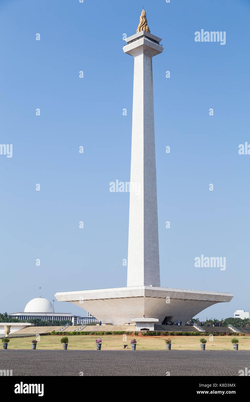 National Monument in the center of Merdeka Square, Jakarta Stock Photo ...