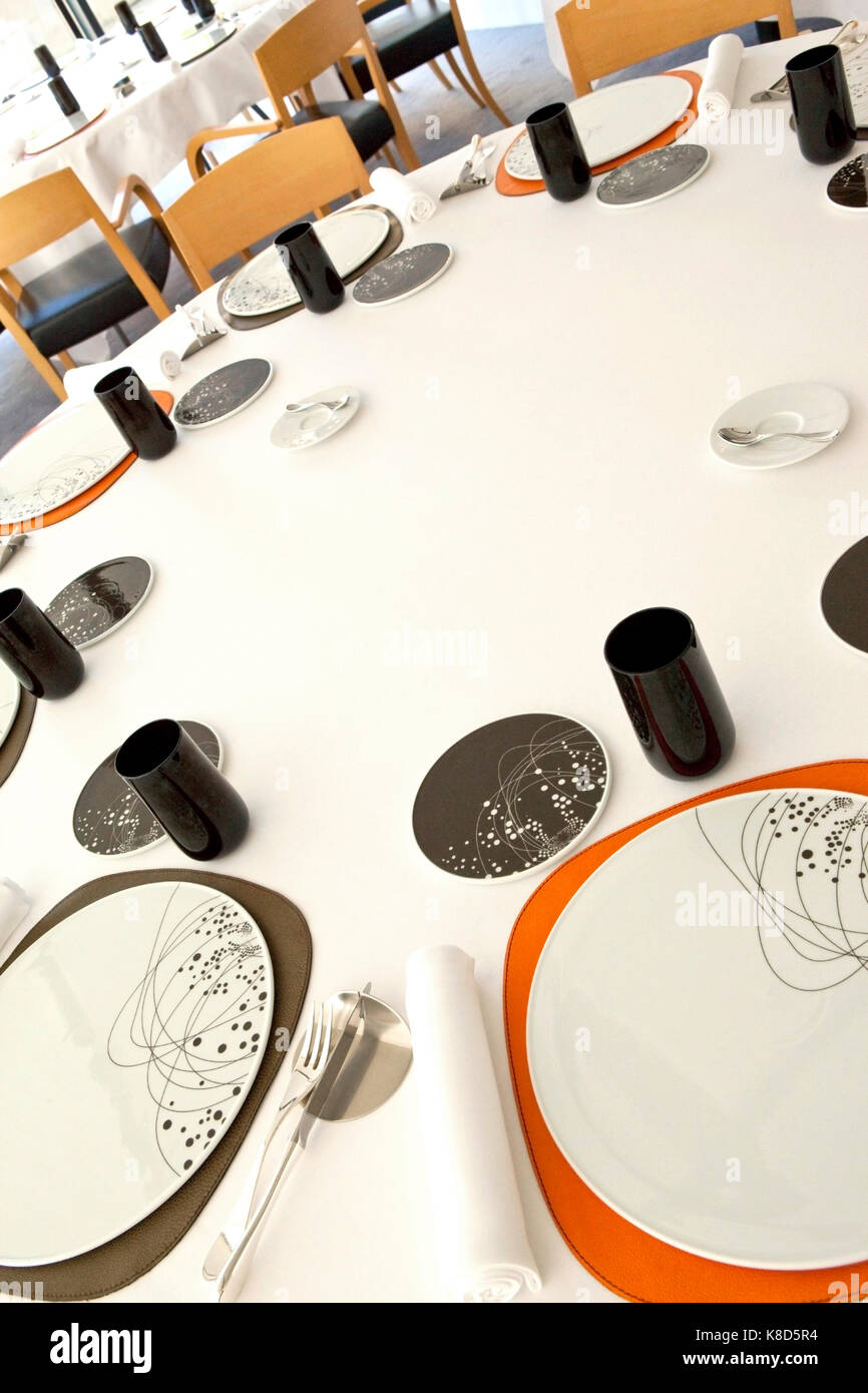 Table set inside a luxurious French restaurant Stock Photo - Alamy