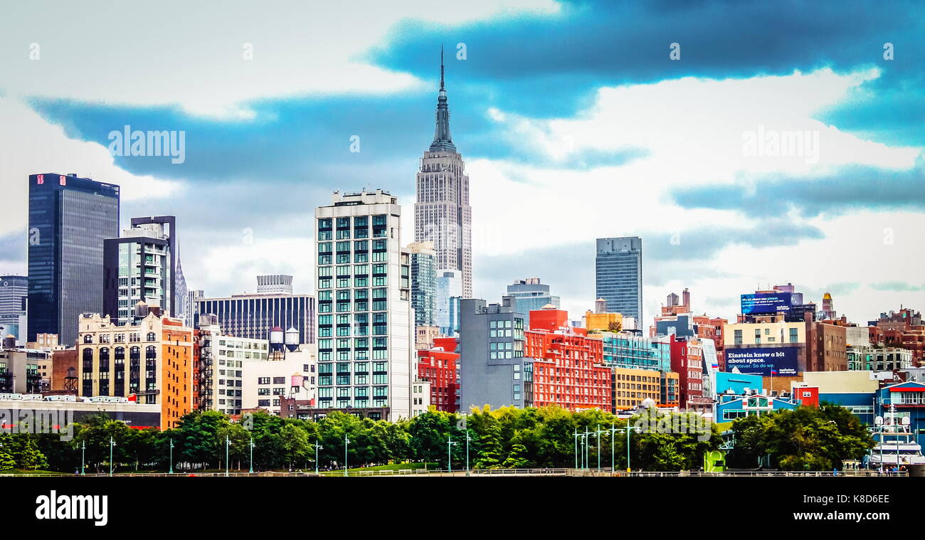 New york pier 62 hi-res stock photography and images - Alamy