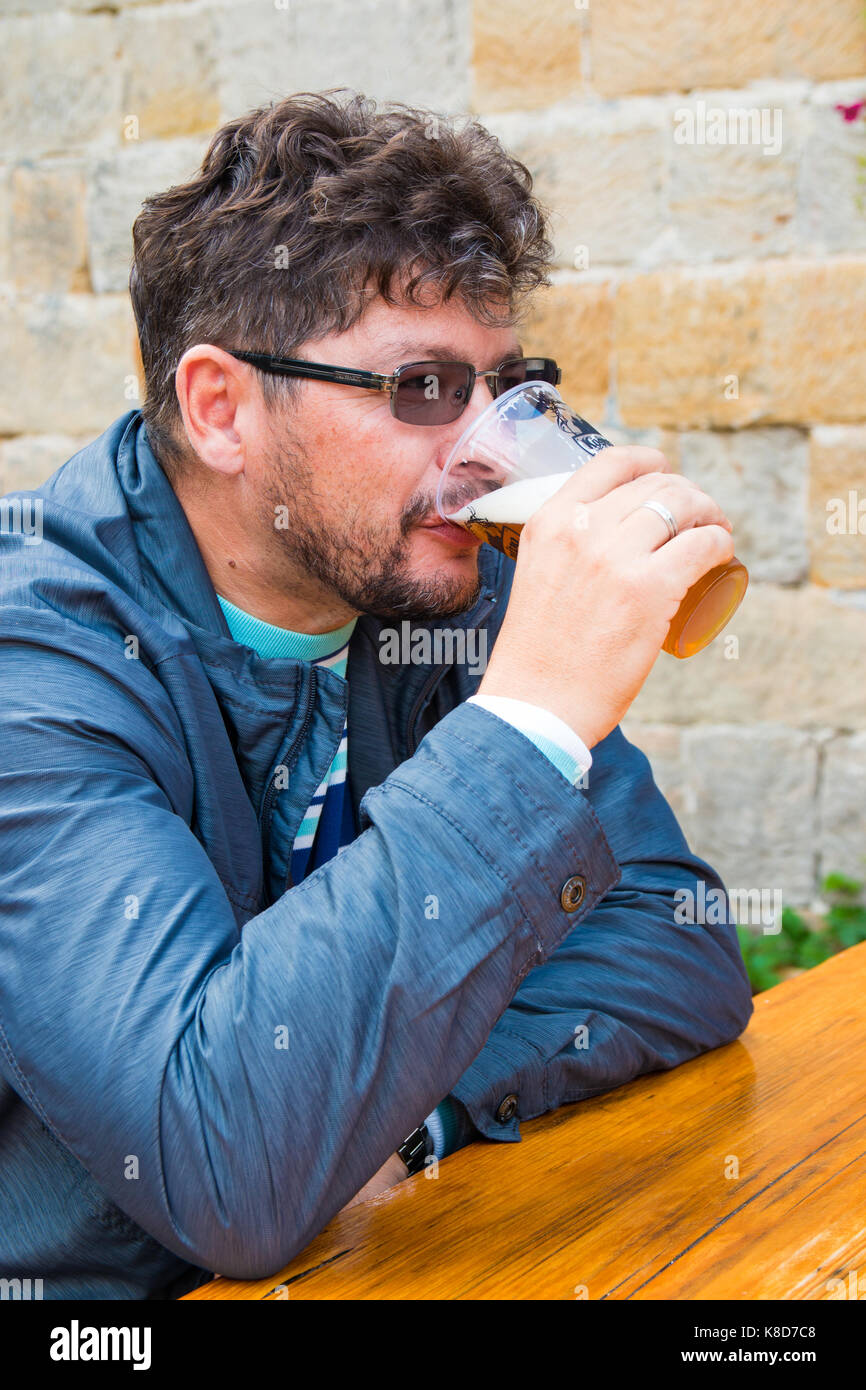 Man drinking pint hi-res stock photography and images - Alamy
