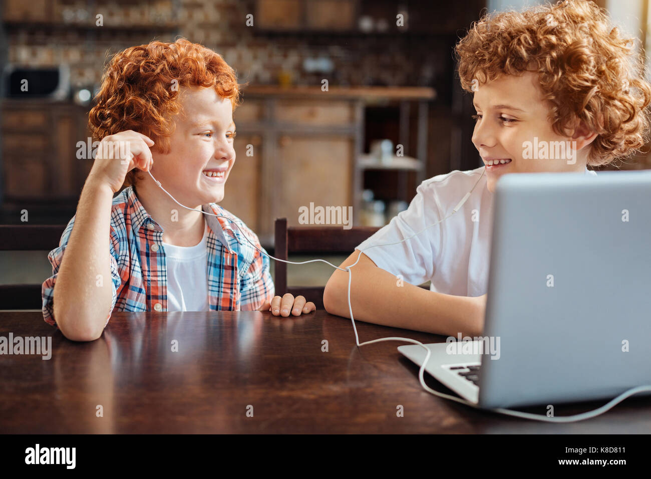 Grinning kid hi-res stock photography and images - Alamy
