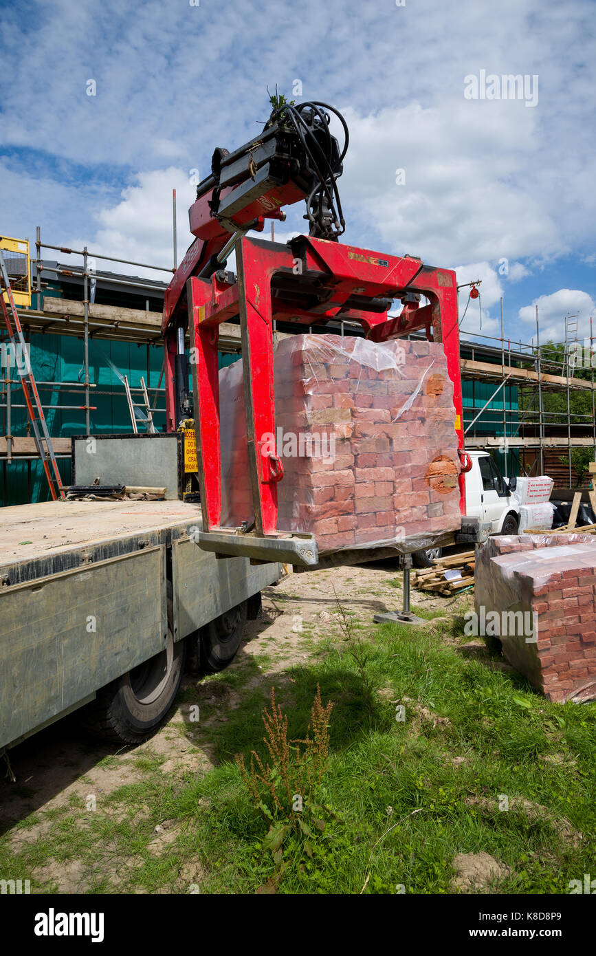 Unloading of a pallet of 500 bricks off a lorry with a crane Stock ...