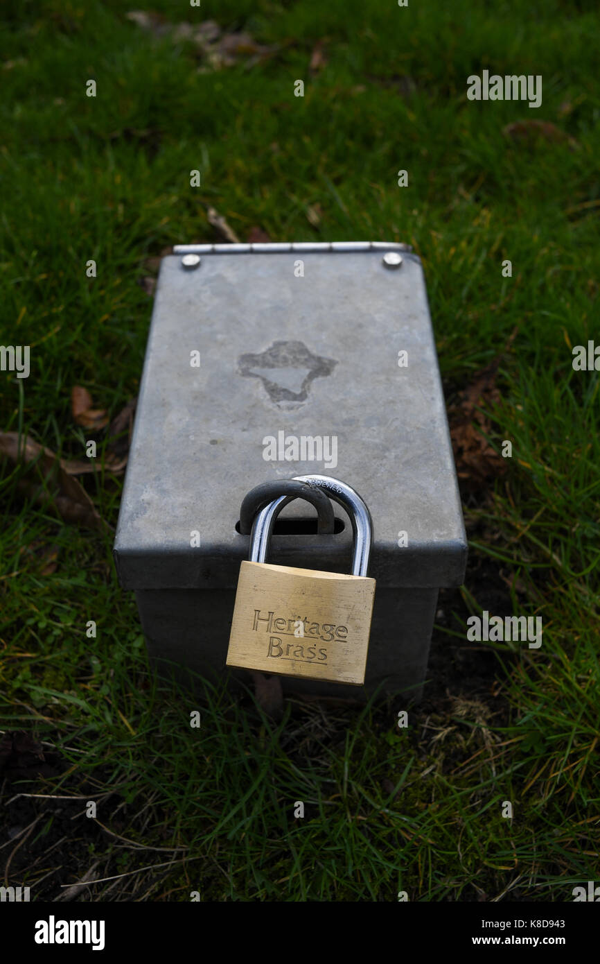 Heritage brass padlock hi-res stock photography and images - Alamy