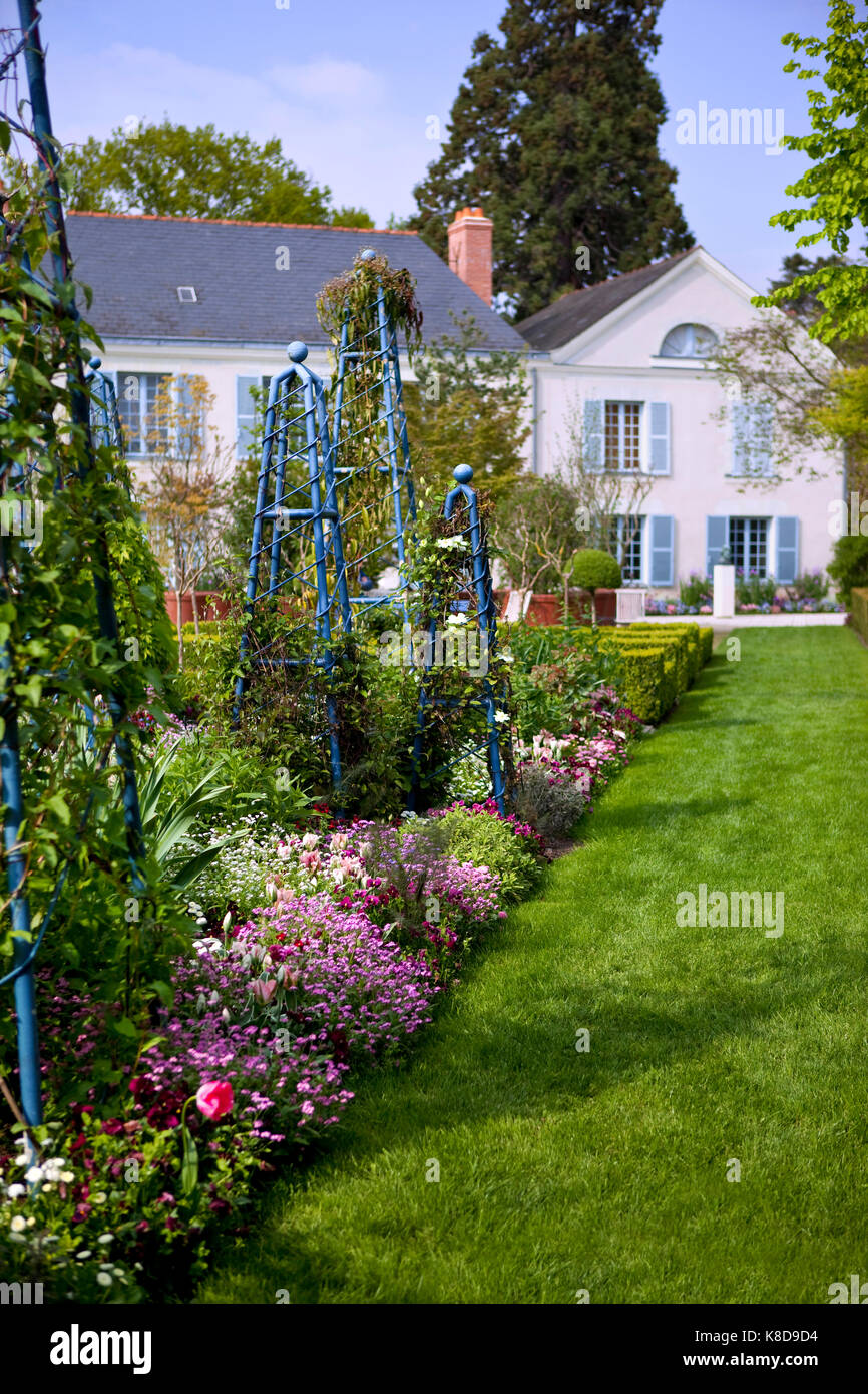 Nice classic garden of a French residence Stock Photo - Alamy
