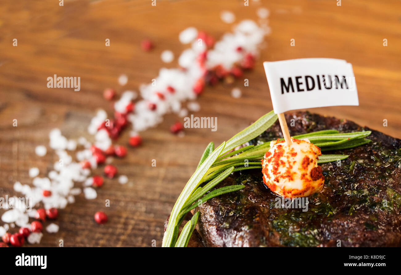 Cutting filet mignon hi-res stock photography and images - Alamy