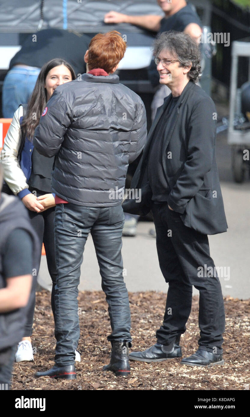 Terry pratchett neil gaiman hi-res stock photography and images - Alamy