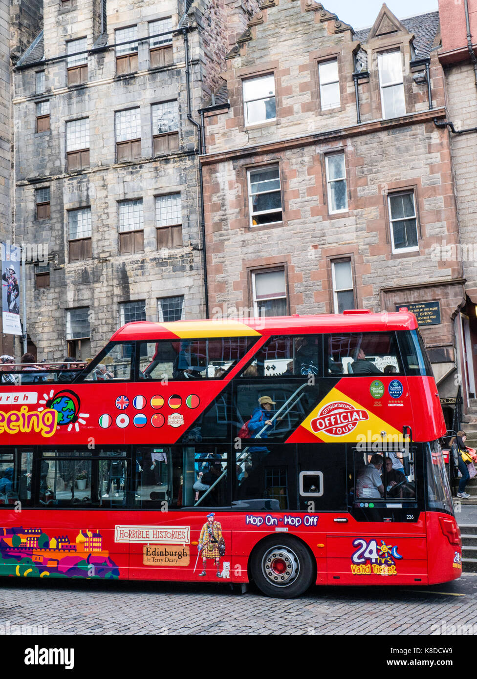 Edinburgh sightseeing bus hi-res stock photography and images - Alamy