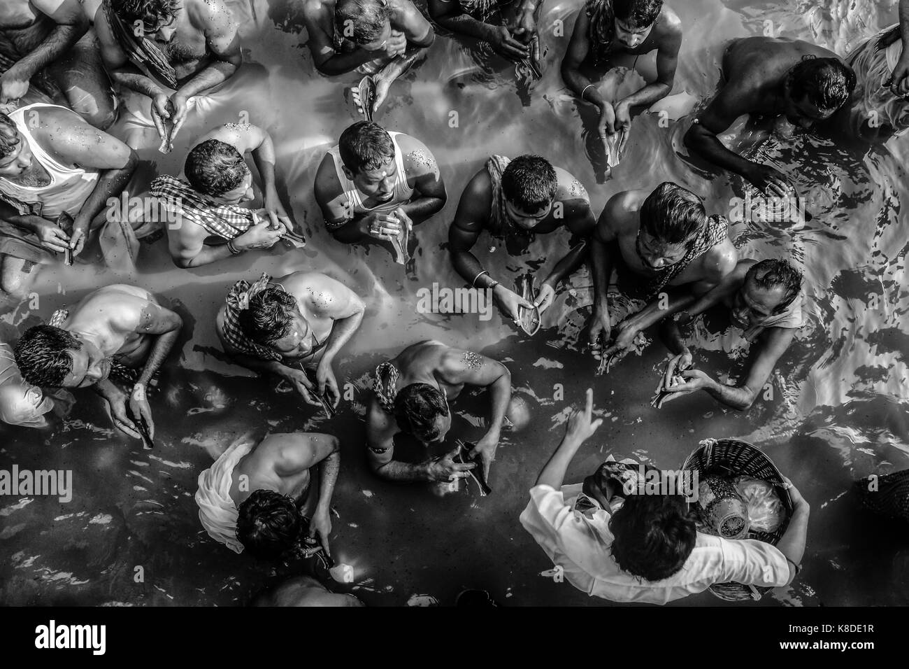 The Ritual of Tarpana Stock Photo - Alamy