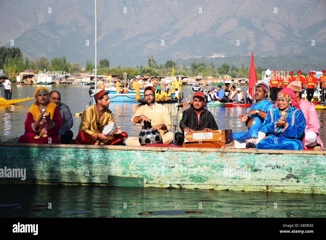 Srinagar, Kashmir. 18th Sep, 2017. A sports festival “Jashan-E-Dal and ...