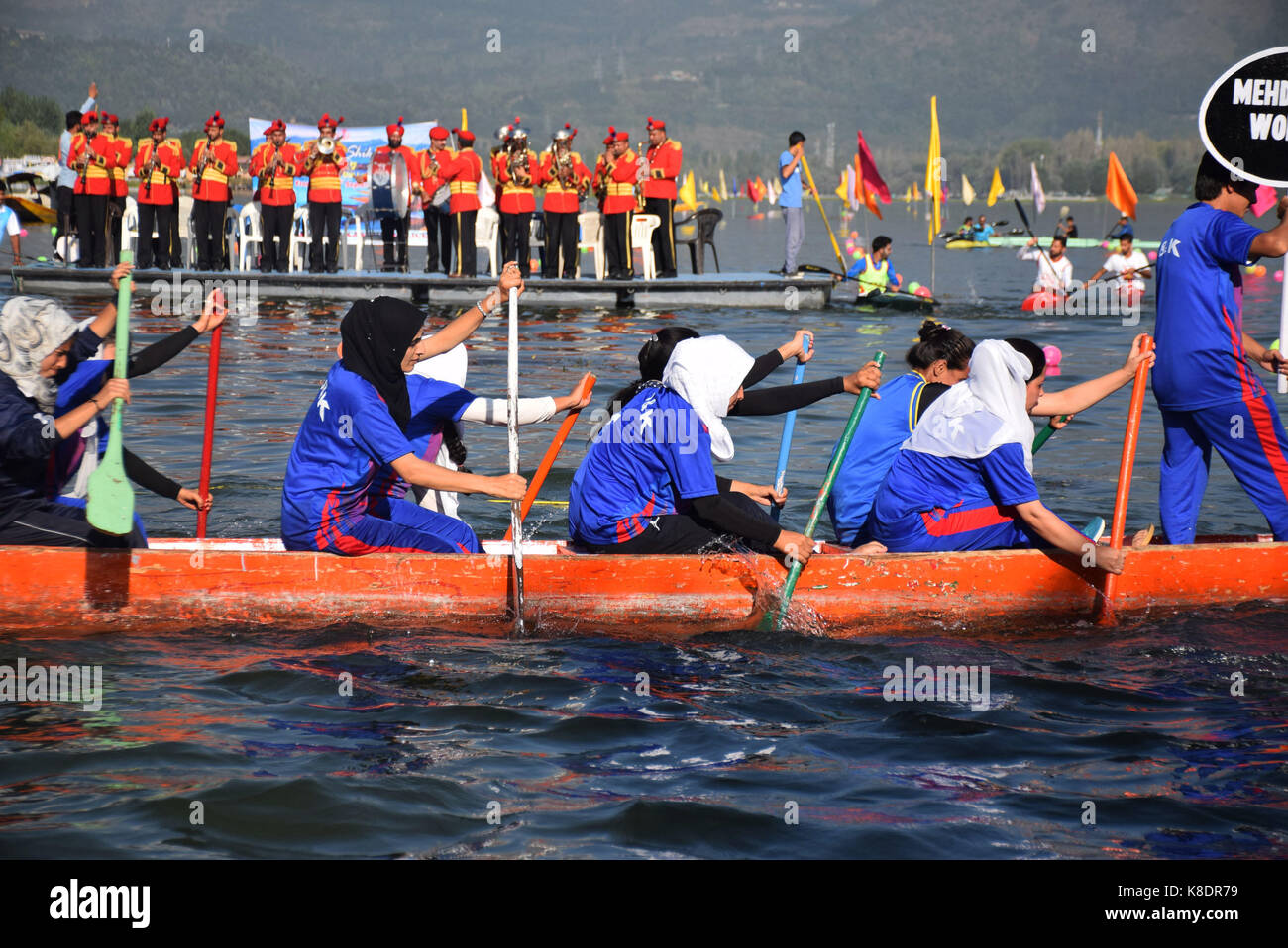 Srinagar, Kashmir. 18th Sep, 2017. A sports festival “Jashan-E-Dal and ...