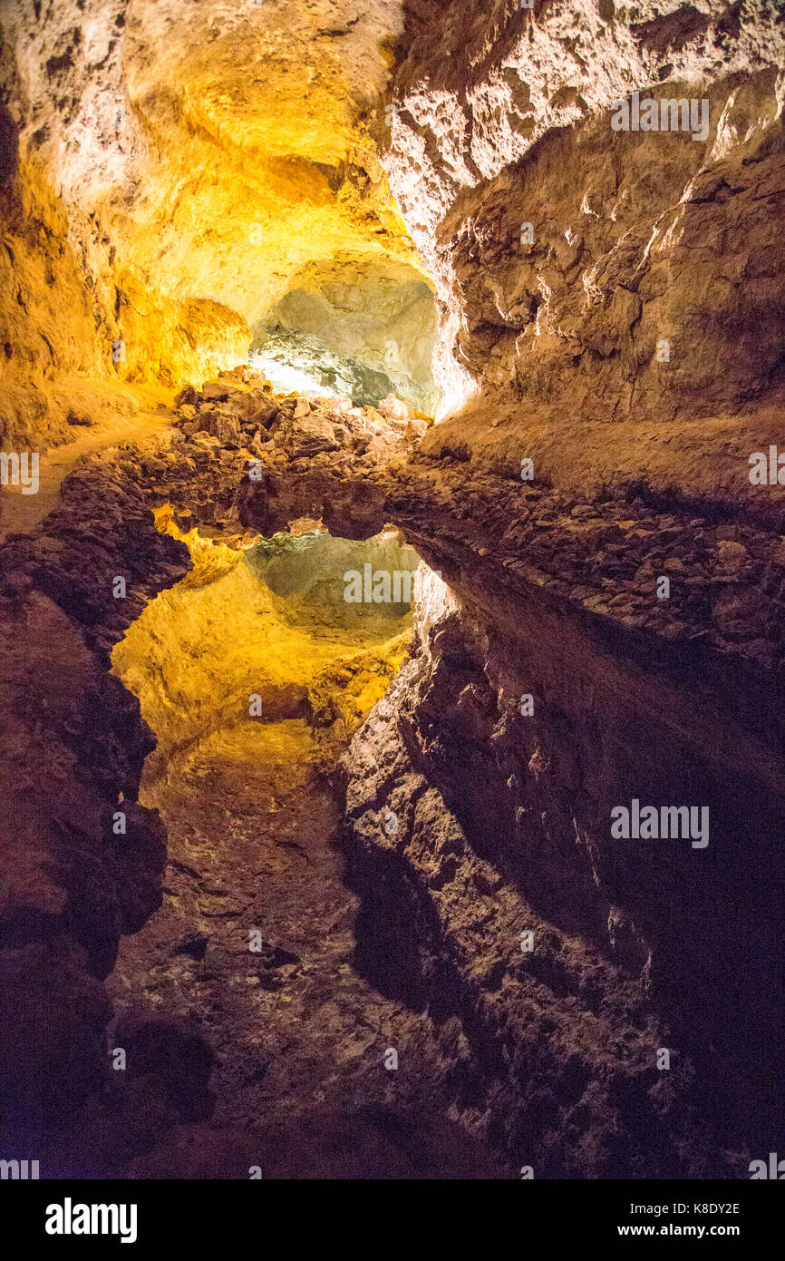 Cueva de Los Verdes, cave tourist attraction in lava pipe tunnel ...