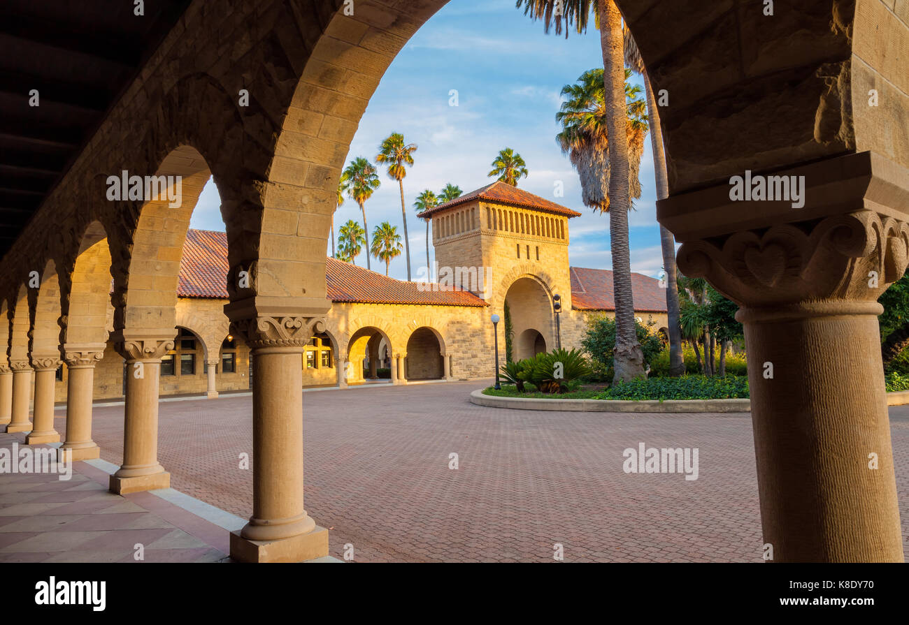 The arches structures of Stanford University in Palo Alto, California ...