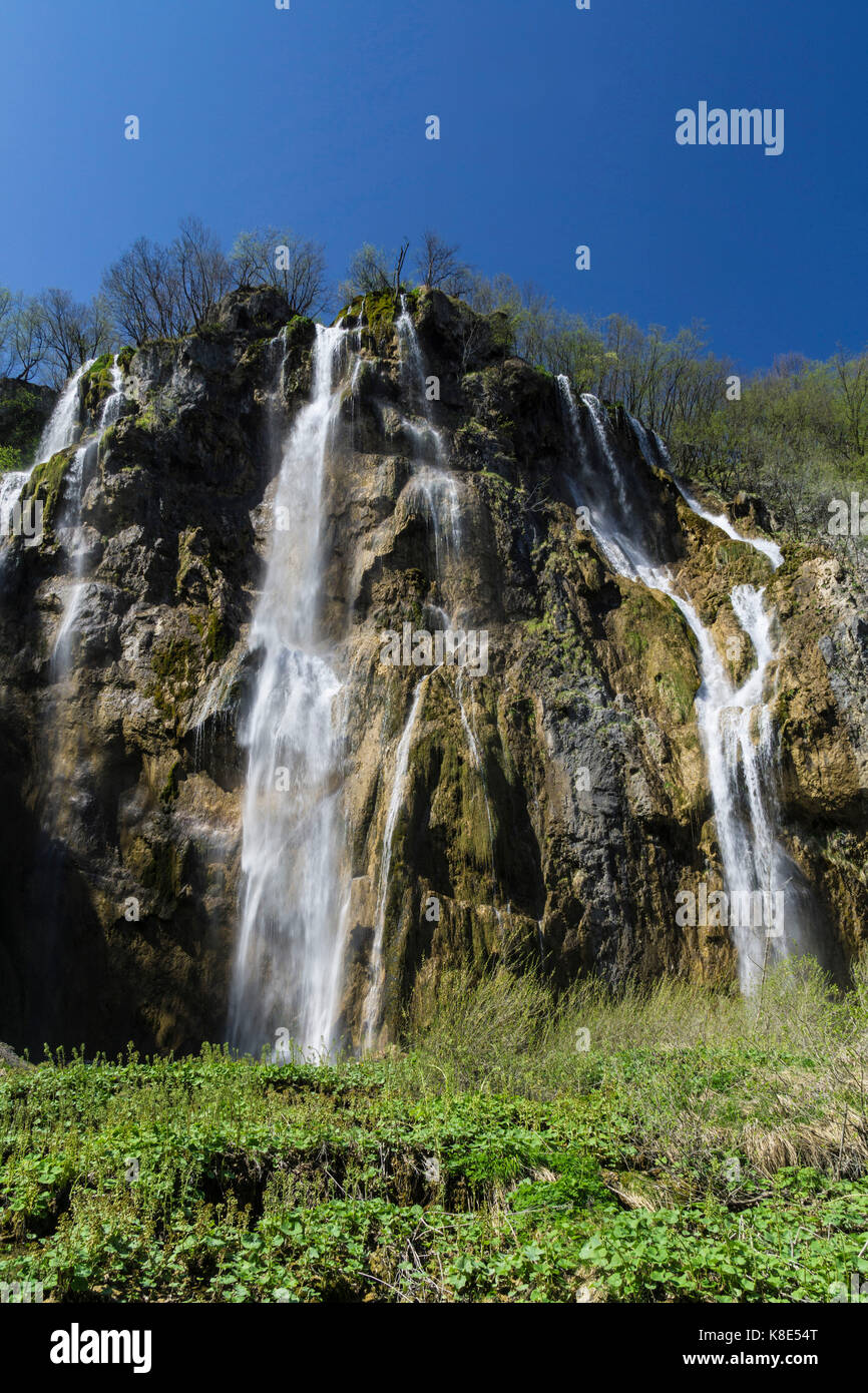 Croatia, big waterfall in the national park Plitvicer lakes, Kroatien, Grosser Wasserfall im ...