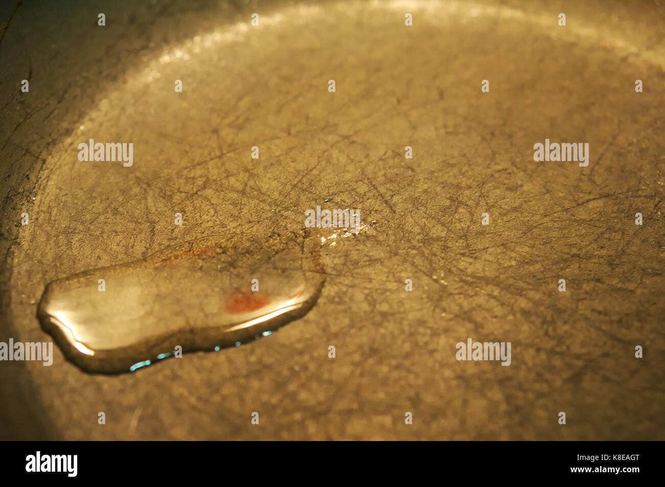 Man pouring cooking oil frying hi-res stock photography and images - Alamy