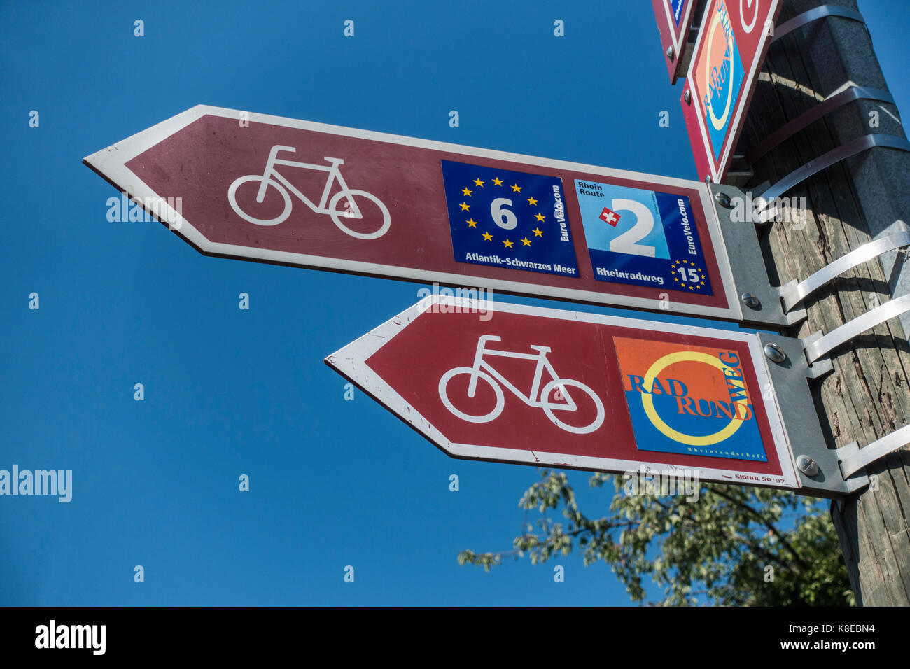Signposting of regional and European cycle paths along the Rhine, Full ...