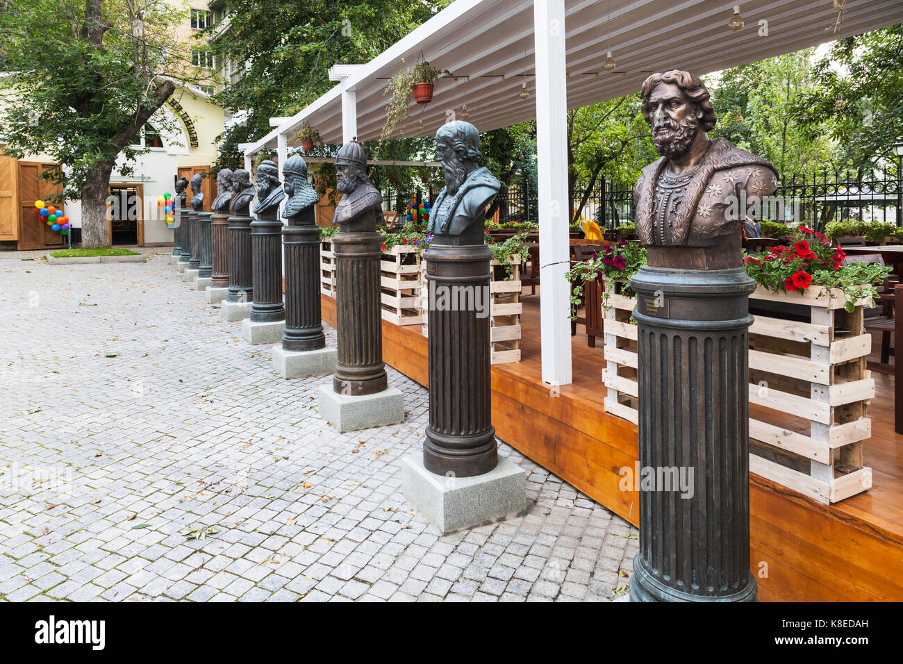 Bust statue king ruler hi-res stock photography and images - Alamy