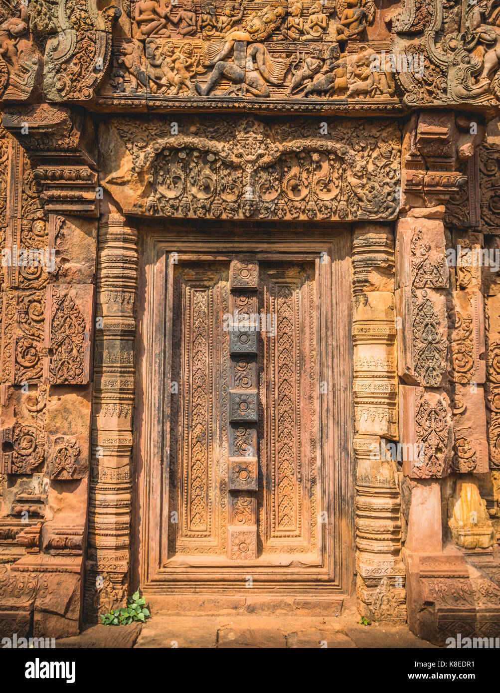 Sandstone entrance gate, Mandapa, detail, Shiva and Uma on Mount ...