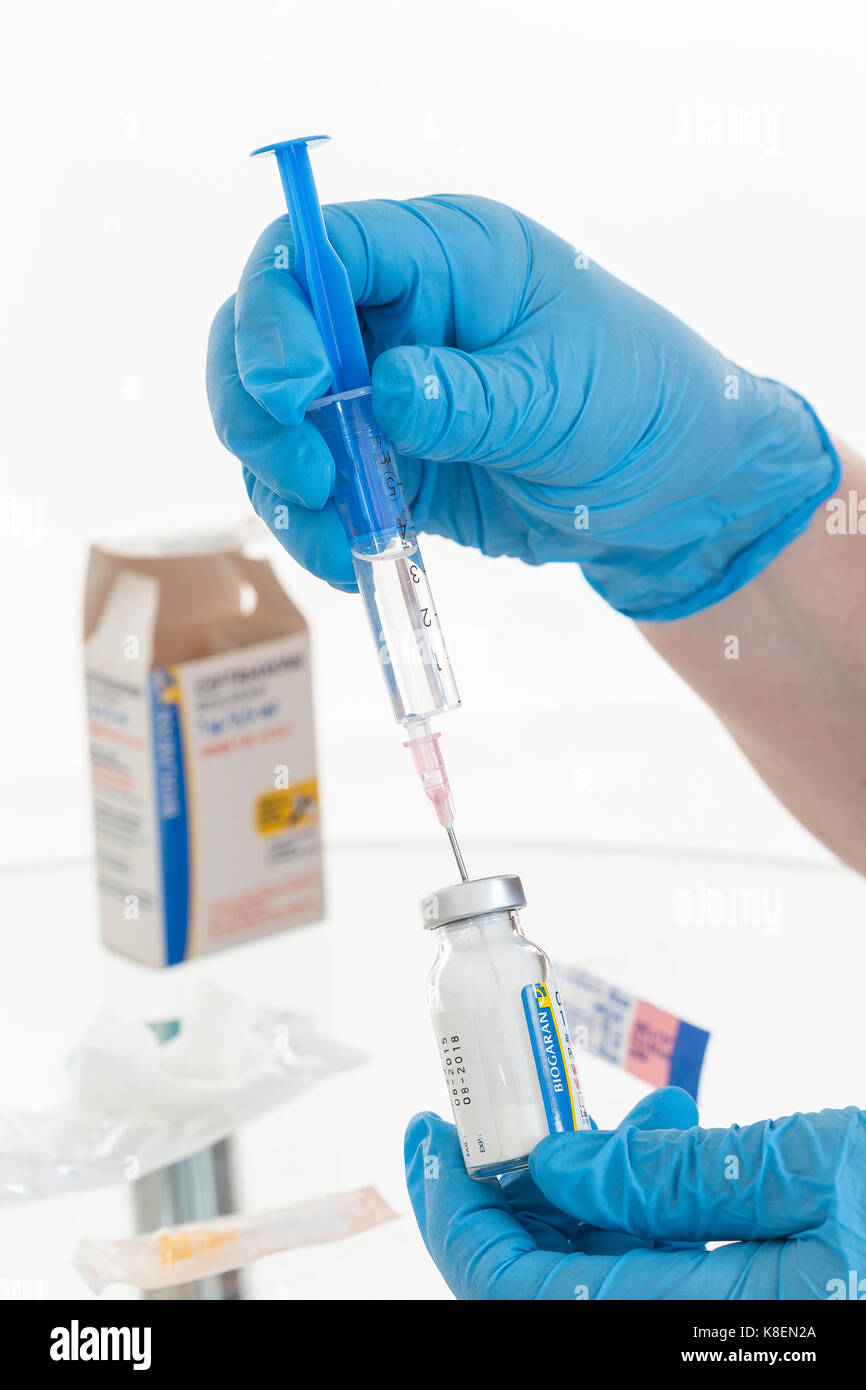 Flask injection medicine hi-res stock photography and images - Alamy