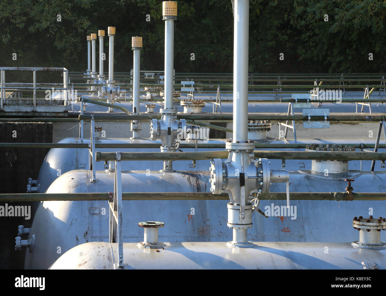pressurized tanks for the storage of methane gas in an industrial ...