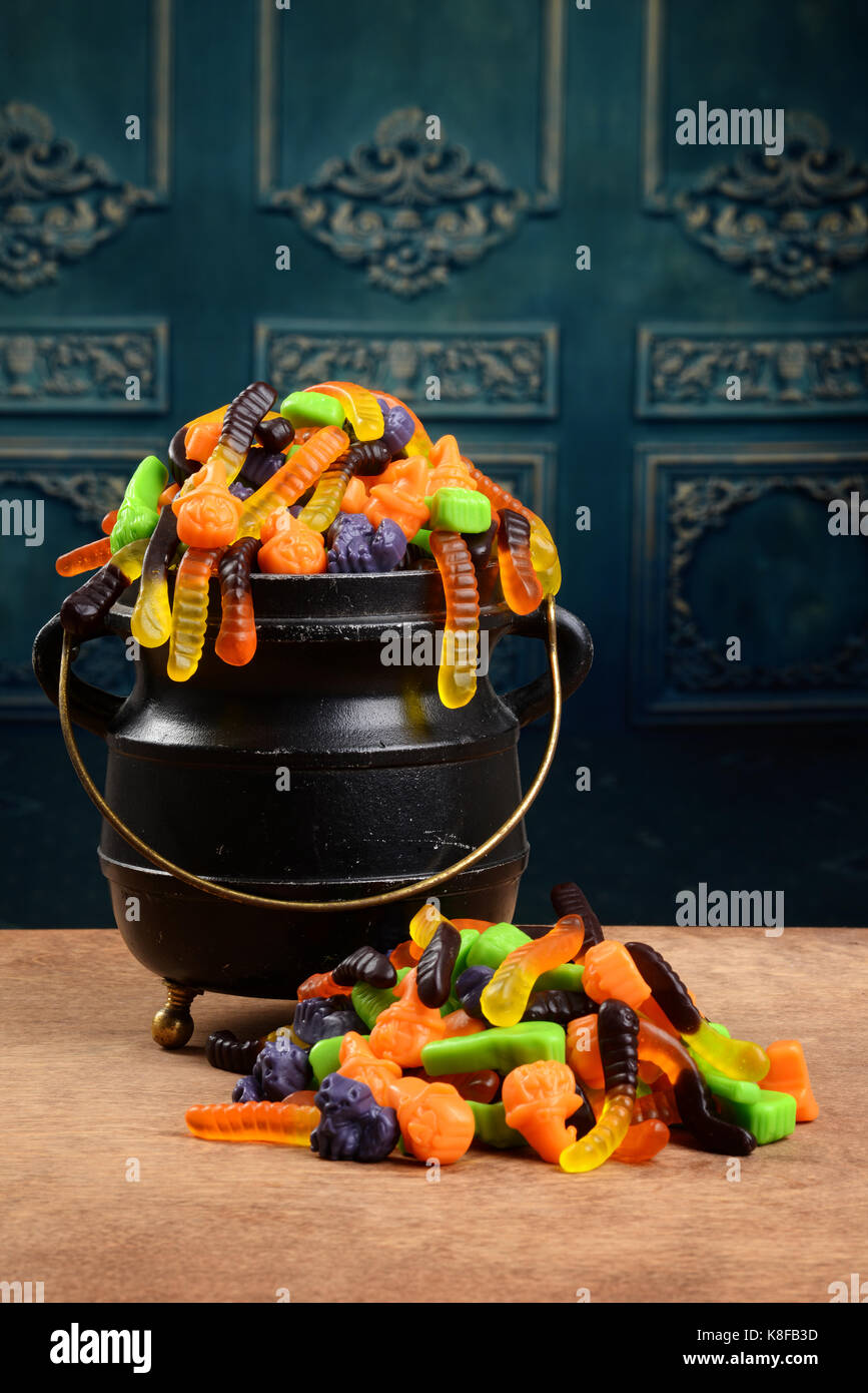 Halloween candy hi-res stock photography and images - Alamy