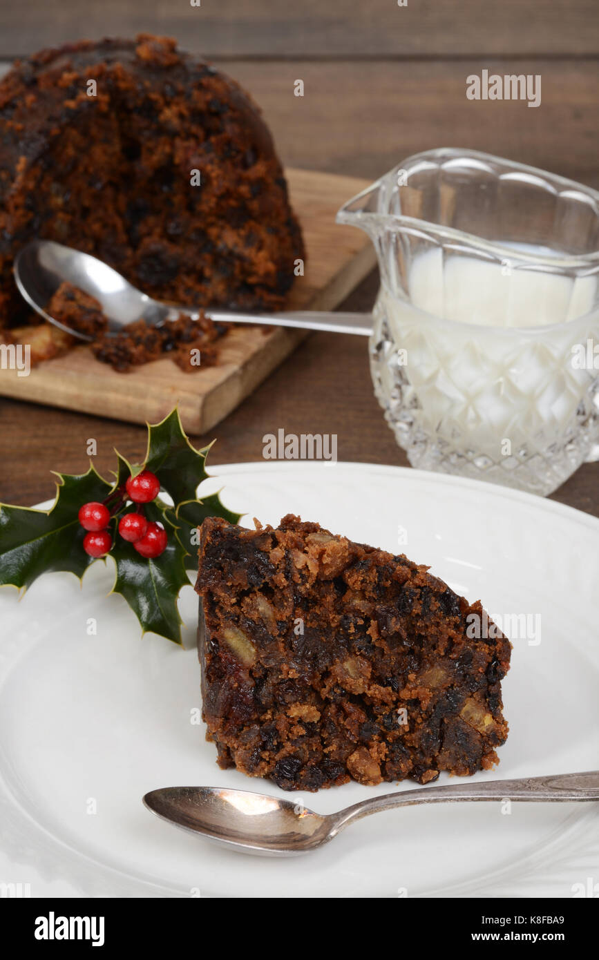 closeup slice christmas pudding Stock Photo - Alamy