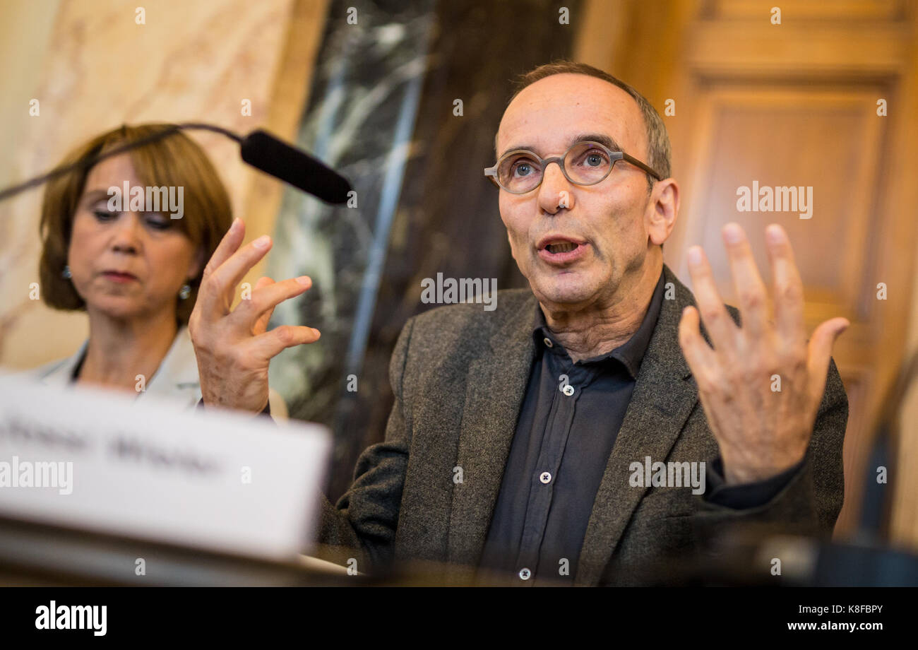 Hansel and gretel opera hi-res stock photography and images - Alamy